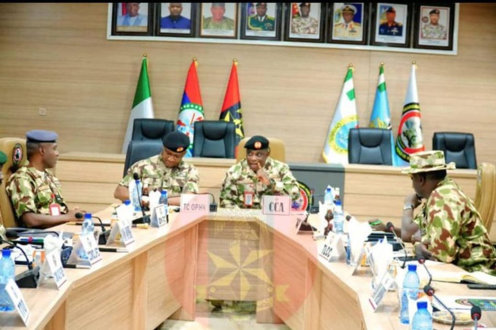 Nigéria : le commandant du corps d'artillerie visite l'OPHK et engage ...